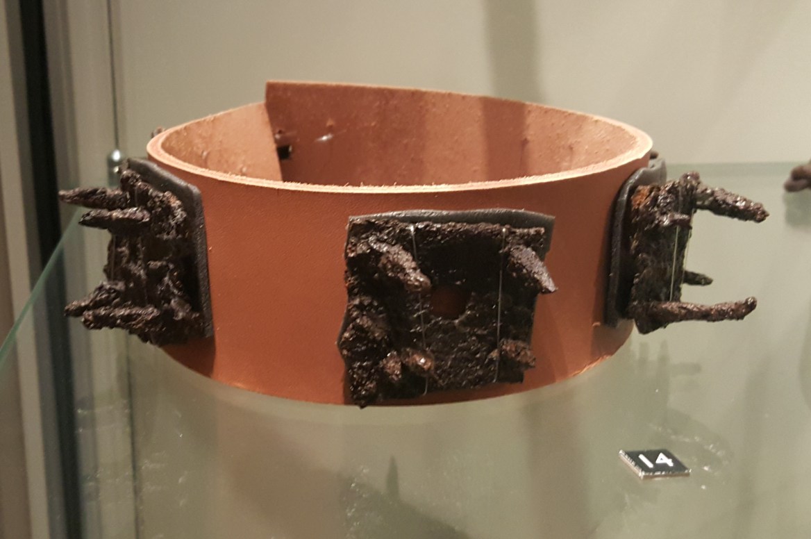 Clothing and equipment | Exploring the medieval hunt